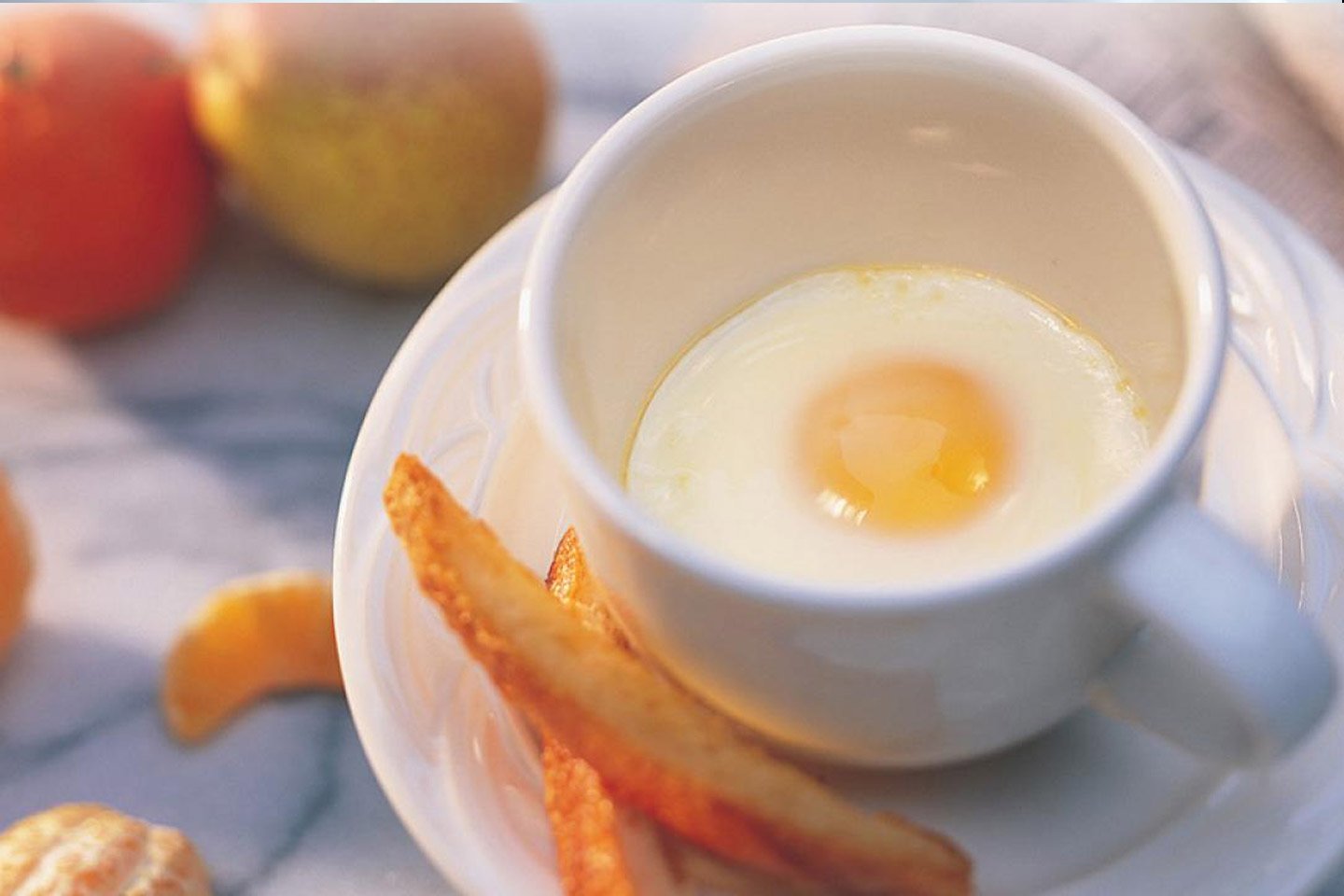 How to cook an egg while preserving its nutritional benefits