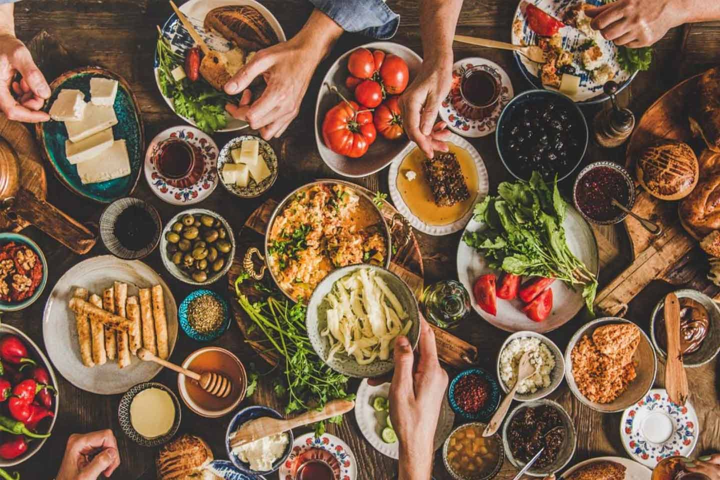 La nourriture : un voyage sensoriel, culturel, émotionnel et social
