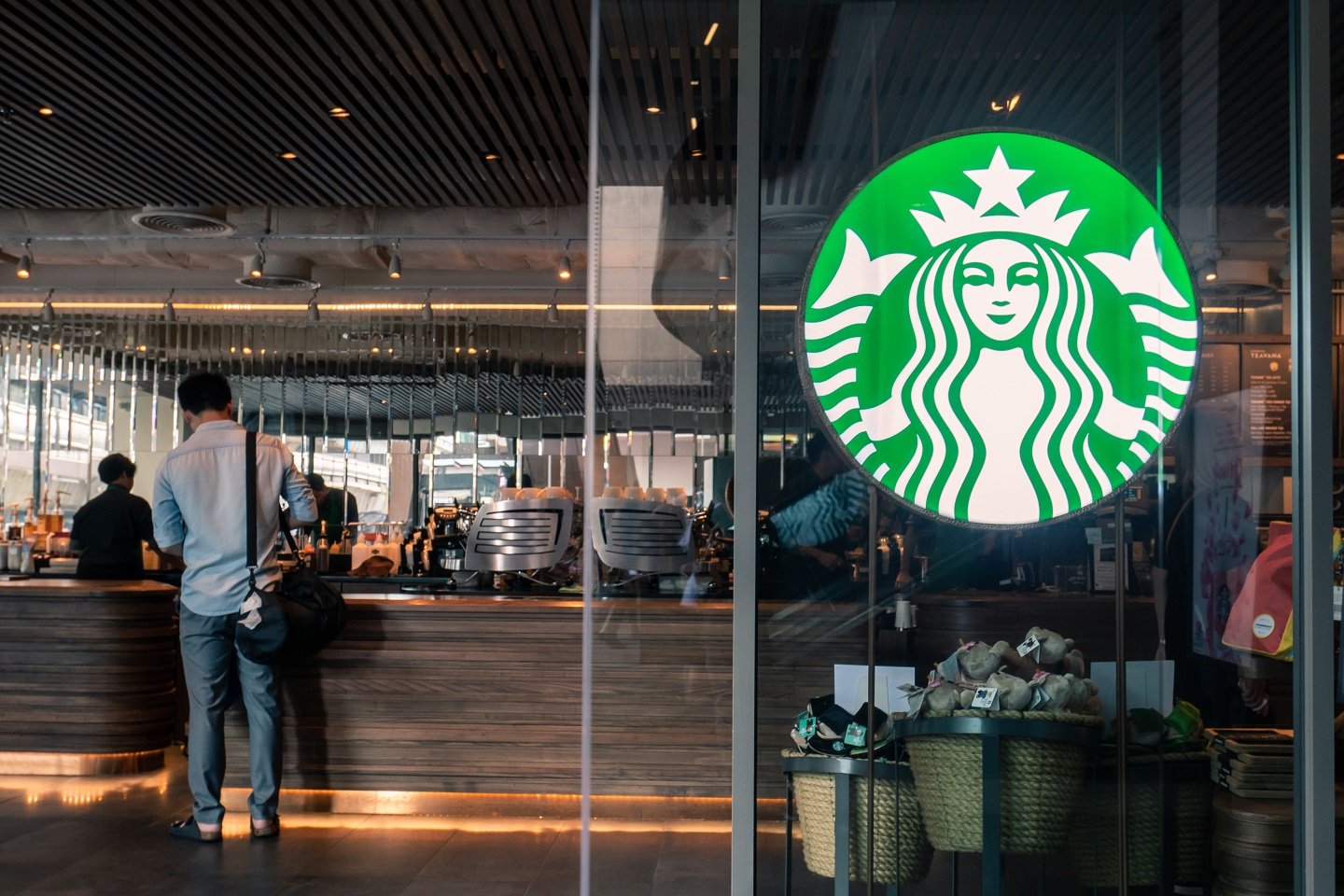 Starbucks Superhero: An Outstanding Customer service experience example